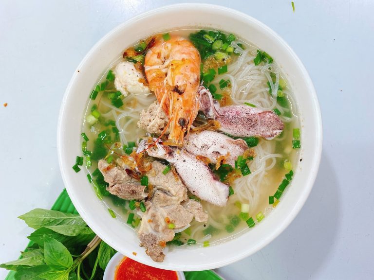 Hủ Tiếu recipe (Vietnamese Pork Noodle Soup) - RecipeGuru
